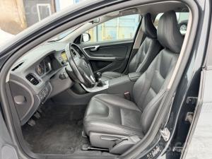 Pelēks Volvo V60 2013 Rīga, ar dzinēja tilpumu 2.00 L un nobraukumu 275 tūkst. km par 7595 €, foto 9 vietnē AUTOMOTO.COM.LV