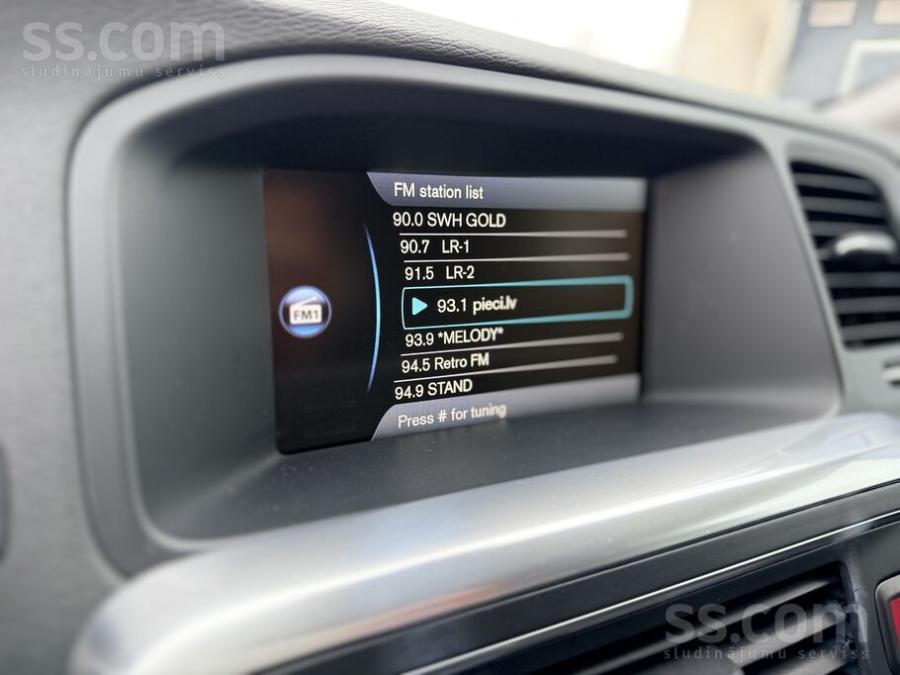 Pelēks Volvo V60 2013 Rīga, ar dzinēja tilpumu 2.00 L un nobraukumu 275 tūkst. km par 7595 €, foto 14 vietnē AUTOMOTO.COM.LV