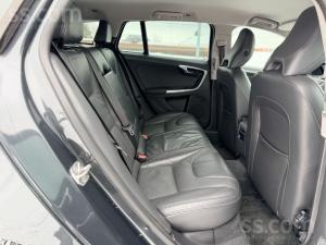 Pelēks Volvo V60 2013 Rīga, ar dzinēja tilpumu 2.00 L un nobraukumu 275 tūkst. km par 7595 €, foto 15 vietnē AUTOMOTO.COM.LV