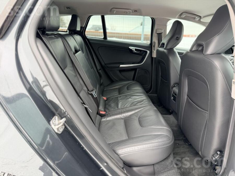 Pelēks Volvo V60 2013 Rīga, ar dzinēja tilpumu 2.00 L un nobraukumu 275 tūkst. km par 7595 €, foto 15 vietnē AUTOMOTO.COM.LV