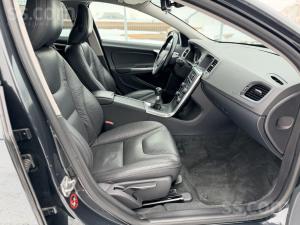Pelēks Volvo V60 2013 Rīga, ar dzinēja tilpumu 2.00 L un nobraukumu 275 tūkst. km par 7595 €, foto 16 vietnē AUTOMOTO.COM.LV