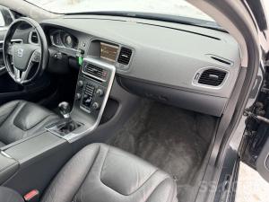 Pelēks Volvo V60 2013 Rīga, ar dzinēja tilpumu 2.00 L un nobraukumu 275 tūkst. km par 7595 €, foto 17 vietnē AUTOMOTO.COM.LV