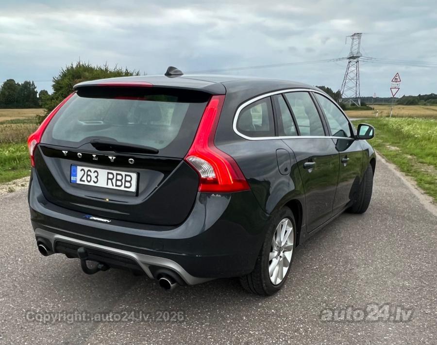 Pelēks Volvo V60 2013 Tallina, ar dzinēja tilpumu 1.60 L un nobraukumu 214 tūkst. km par 8500 €, foto 3 vietnē AUTOMOTO.COM.LV