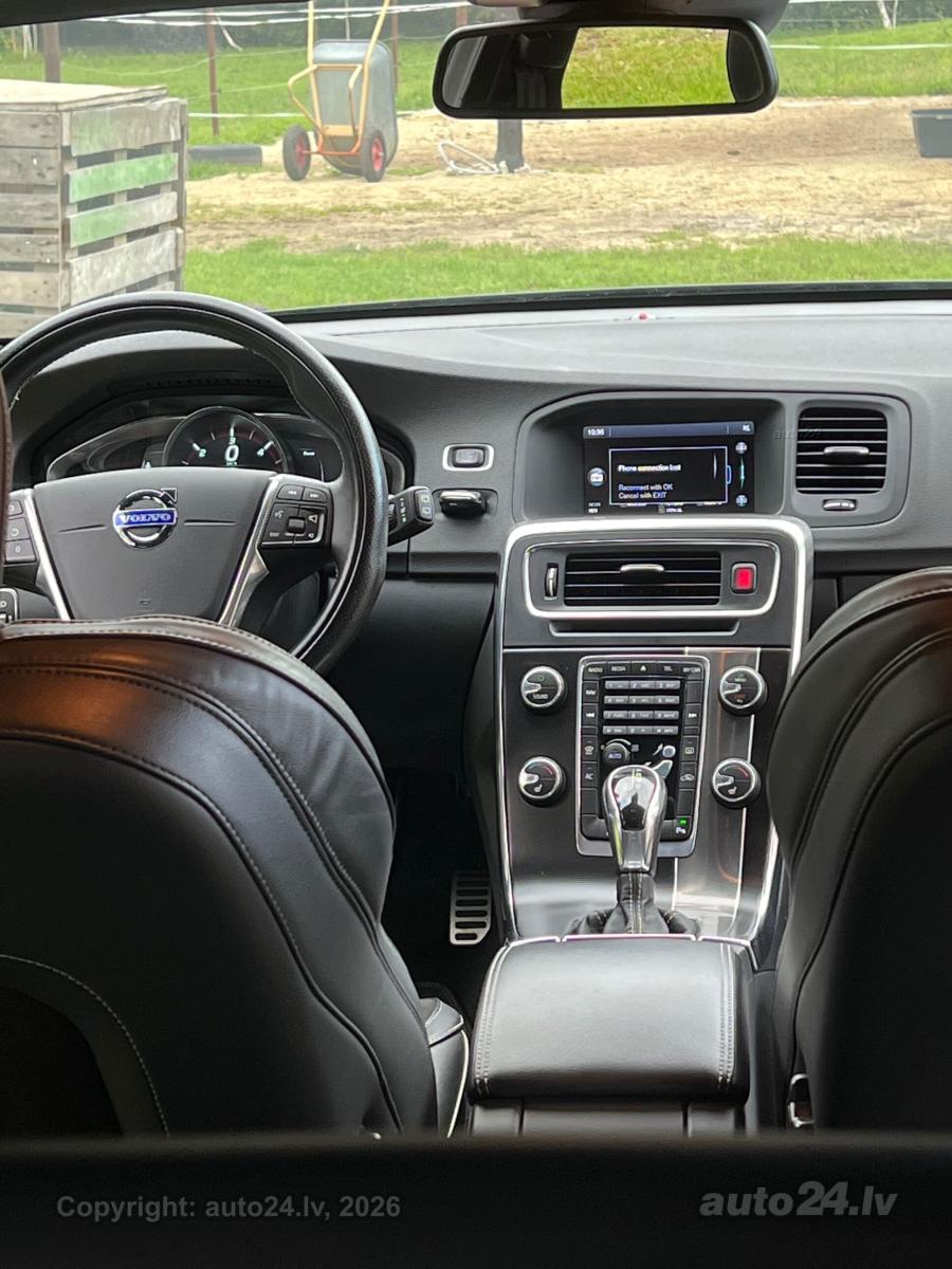 Pelēks Volvo V60 2013 Tallina, ar dzinēja tilpumu 1.60 L un nobraukumu 214 tūkst. km par 8500 €, foto 6 vietnē AUTOMOTO.COM.LV