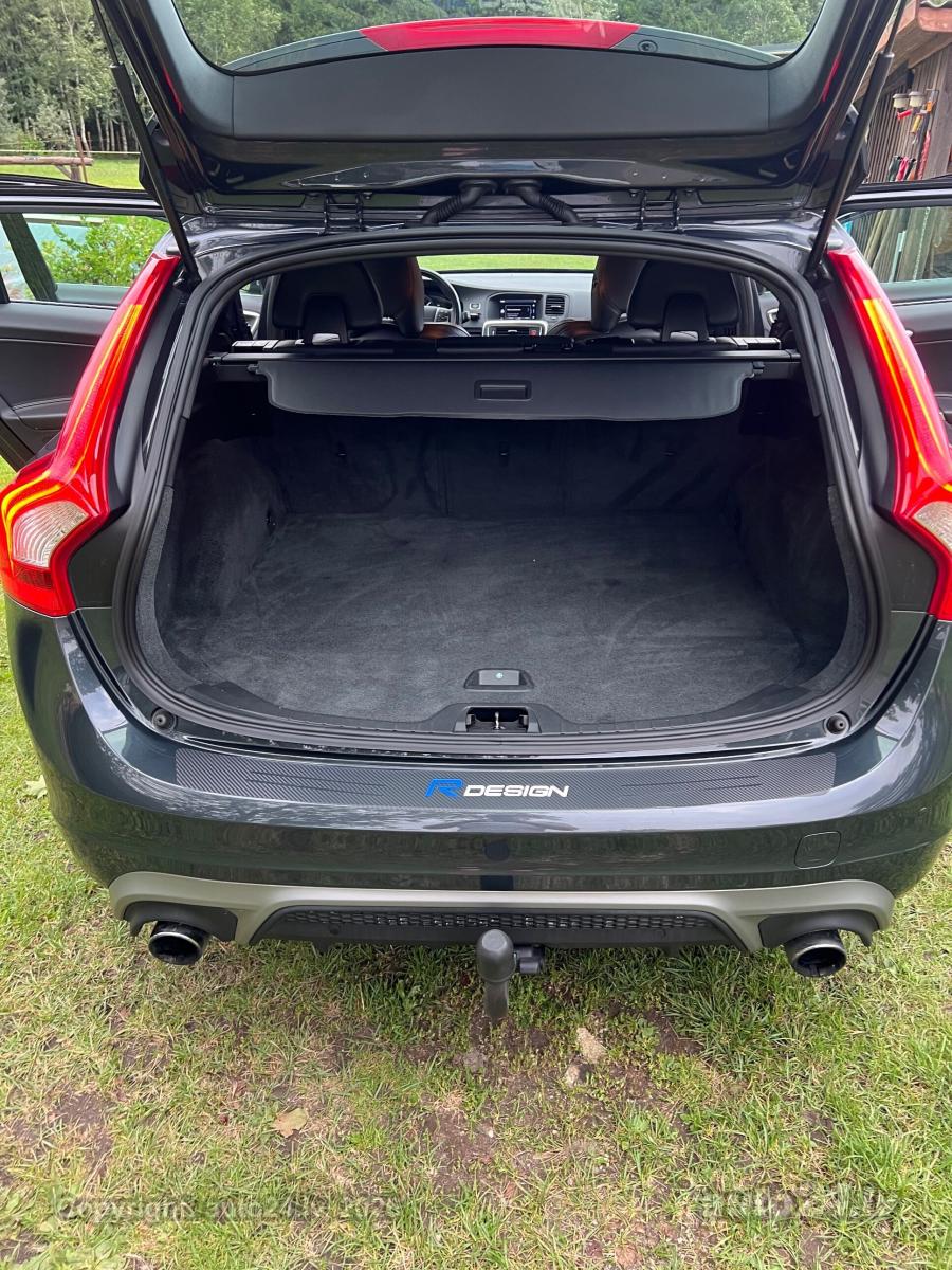 Pelēks Volvo V60 2013 Tallina, ar dzinēja tilpumu 1.60 L un nobraukumu 214 tūkst. km par 8500 €, foto 7 vietnē AUTOMOTO.COM.LV
