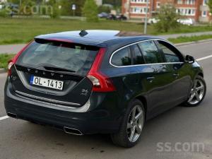 Pelēks Volvo V60 2013 Daugavpils, ar dzinēja tilpumu 2.40 L un nobraukumu 310 tūkst. km par 6500 €, foto 8 vietnē AUTOMOTO.COM.LV