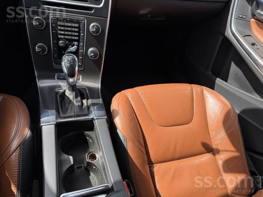 Pelēks Volvo V60 2013 Daugavpils, ar dzinēja tilpumu 2.40 L un nobraukumu 310 tūkst. km par 6500 €, foto 15 vietnē AUTOMOTO.COM.LV