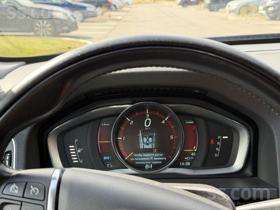 Pelēks Volvo V60 2013 Daugavpils, ar dzinēja tilpumu 2.40 L un nobraukumu 310 tūkst. km par 6500 €, foto 18 vietnē AUTOMOTO.COM.LV