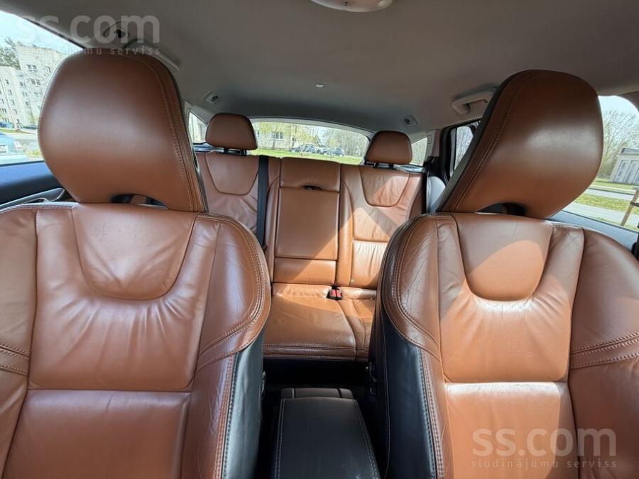 Pelēks Volvo V60 2013 Daugavpils, ar dzinēja tilpumu 2.40 L un nobraukumu 310 tūkst. km par 6500 €, foto 19 vietnē AUTOMOTO.COM.LV