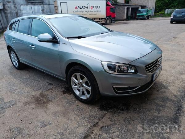 Grey Volvo V60 2013 in Kraslava, with an engine capacity of 2.40 L and mileage of 183 thousand km for 8300 €, photo 4 on AUTOMOTO.COM.LV