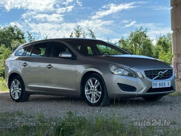 Pelēks Volvo V60 2013 Tallina, ar dzinēja tilpumu 1.60 L un nobraukumu 257 tūkst. km par 5650 €, foto 2 vietnē AUTOMOTO.COM.LV