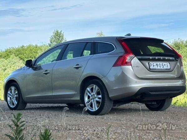 Pelēks Volvo V60 2013 Tallina, ar dzinēja tilpumu 1.60 L un nobraukumu 257 tūkst. km par 5650 €, foto 4 vietnē AUTOMOTO.COM.LV
