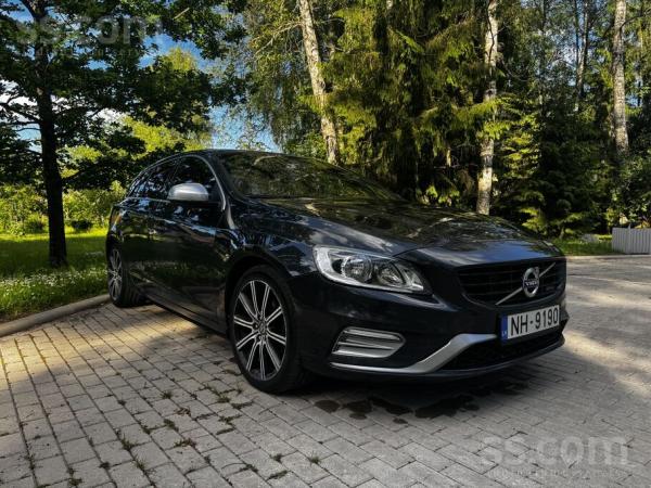 Pelēks Volvo V60 2013 Saldus, ar dzinēja tilpumu 1.60 L un nobraukumu 377 tūkst. km par 6700 €, foto 1 vietnē AUTOMOTO.COM.LV