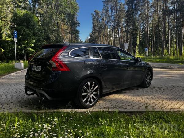Pelēks Volvo V60 2013 Saldus, ar dzinēja tilpumu 1.60 L un nobraukumu 377 tūkst. km par 6700 €, foto 5 vietnē AUTOMOTO.COM.LV