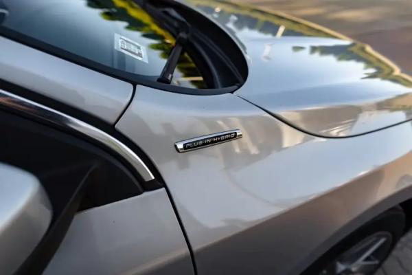 Pelēks Volvo V60 2013 Jelgava, ar dzinēja tilpumu 2.40 L un nobraukumu 280 tūkst. km par 9500 €, foto 7 vietnē AUTOMOTO.COM.LV
