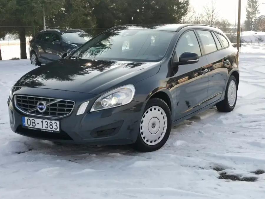 Grey Volvo V60 2013 in Kuldiga, with an engine capacity of 2.00 L and mileage of 180 thousand km for 7300 €, photo 1 on AUTOMOTO.COM.LV