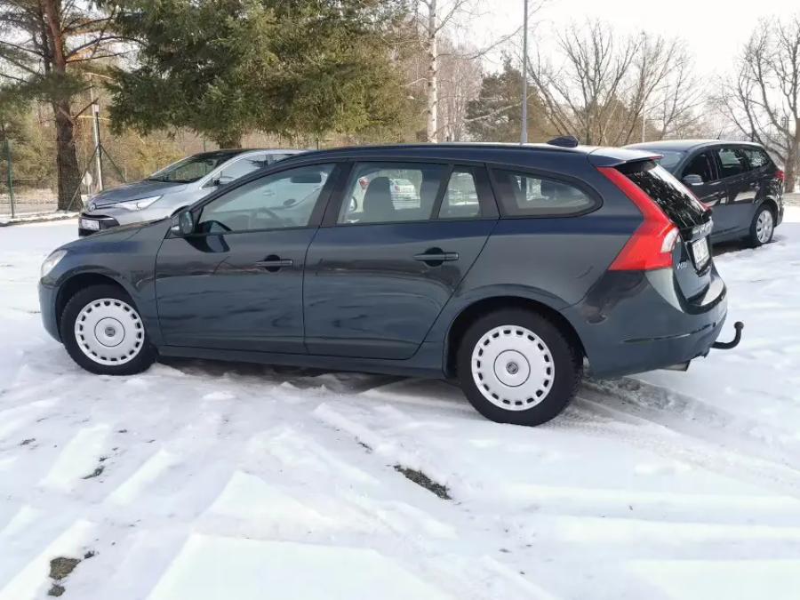 Grey Volvo V60 2013 in Kuldiga, with an engine capacity of 2.00 L and mileage of 180 thousand km for 7300 €, photo 5 on AUTOMOTO.COM.LV