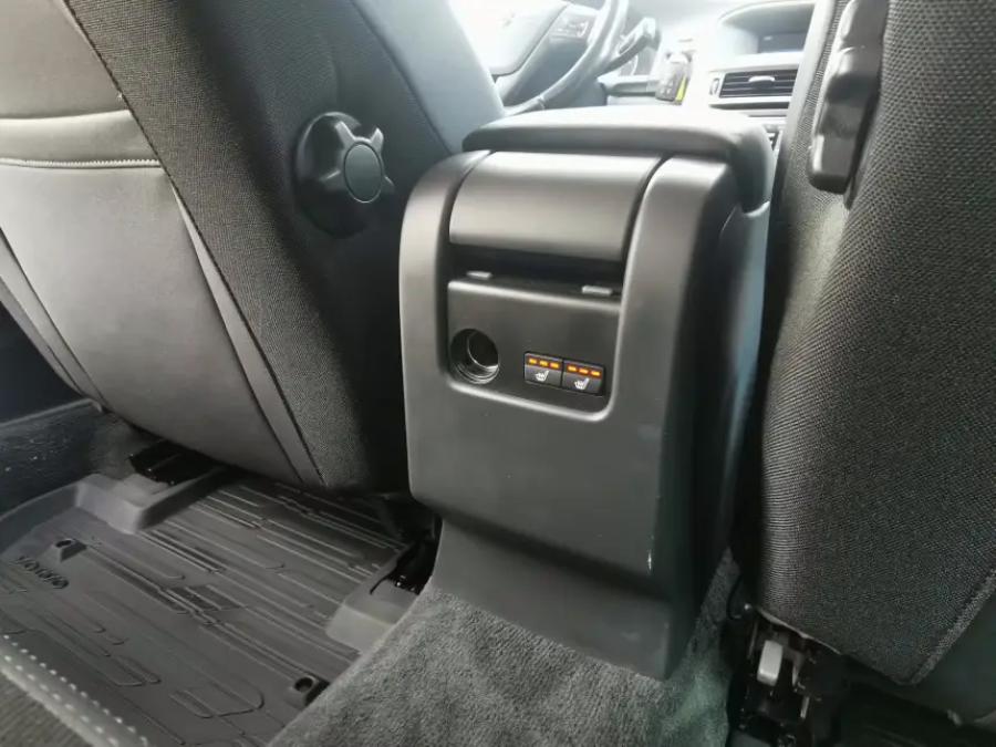 Grey Volvo V60 2013 in Kuldiga, with an engine capacity of 2.00 L and mileage of 180 thousand km for 7300 €, photo 8 on AUTOMOTO.COM.LV
