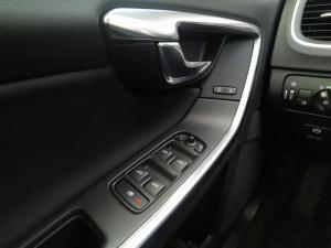 Grey Volvo V60 2013 in Kuldiga, with an engine capacity of 2.00 L and mileage of 180 thousand km for 7300 €, photo 15 on AUTOMOTO.COM.LV