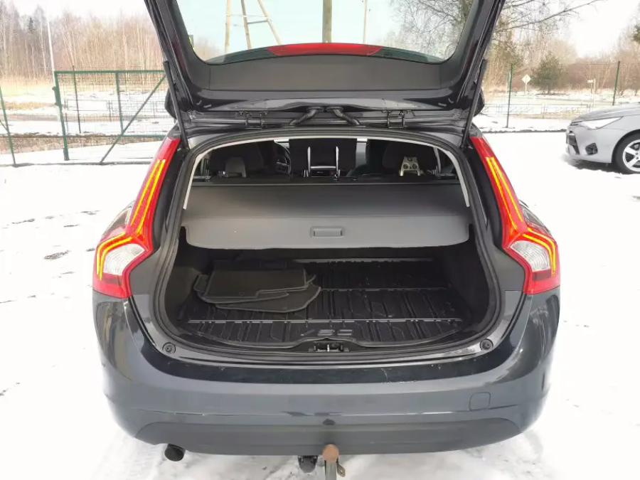 Grey Volvo V60 2013 in Kuldiga, with an engine capacity of 2.00 L and mileage of 180 thousand km for 7300 €, photo 18 on AUTOMOTO.COM.LV