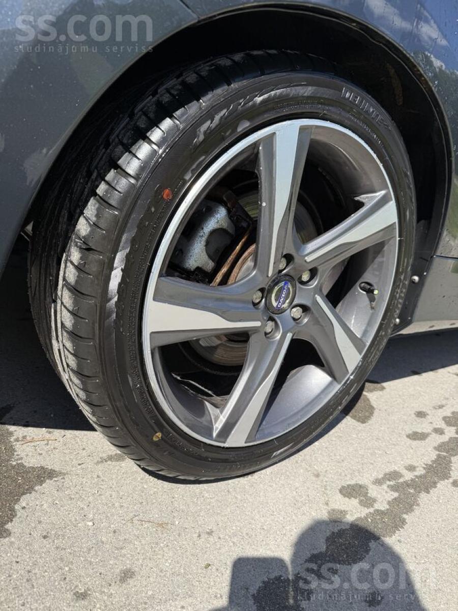Pelēks Volvo V60 2013 Rīga, ar dzinēja tilpumu 2.00 L un nobraukumu 310 tūkst. km par 4990 €, foto 15 vietnē AUTOMOTO.COM.LV
