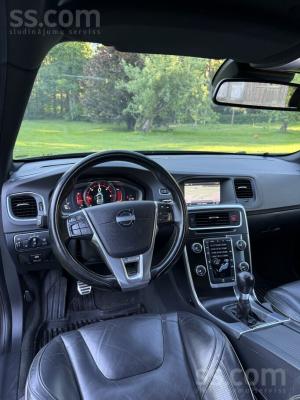 Pelēks Volvo V60 2013 Rīga, ar dzinēja tilpumu 2.00 L un nobraukumu 310 tūkst. km par 4990 €, foto 20 vietnē AUTOMOTO.COM.LV