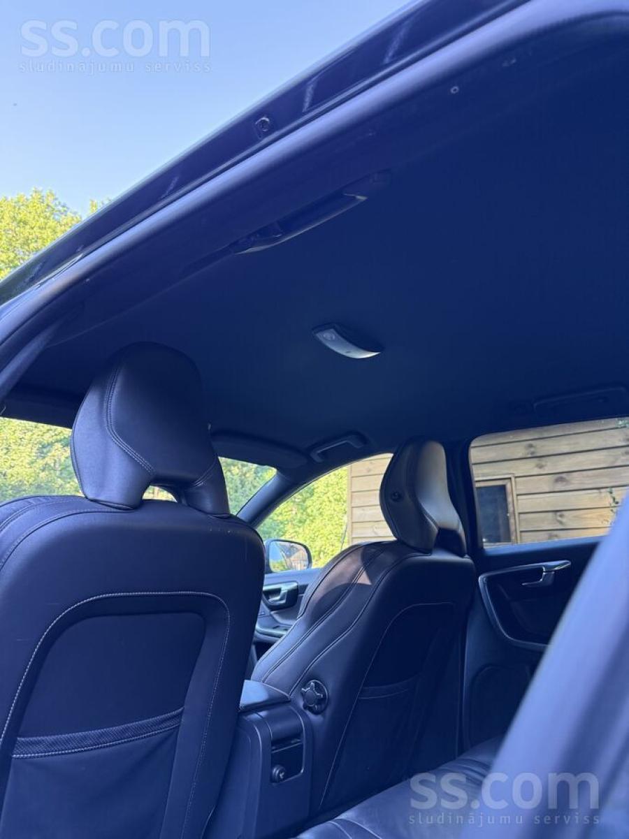 Pelēks Volvo V60 2013 Rīga, ar dzinēja tilpumu 2.00 L un nobraukumu 310 tūkst. km par 4990 €, foto 26 vietnē AUTOMOTO.COM.LV