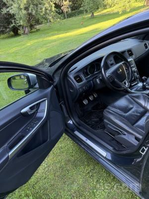 Pelēks Volvo V60 2013 Rīga, ar dzinēja tilpumu 2.00 L un nobraukumu 310 tūkst. km par 4990 €, foto 27 vietnē AUTOMOTO.COM.LV