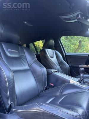 Pelēks Volvo V60 2013 Rīga, ar dzinēja tilpumu 2.00 L un nobraukumu 310 tūkst. km par 4990 €, foto 28 vietnē AUTOMOTO.COM.LV