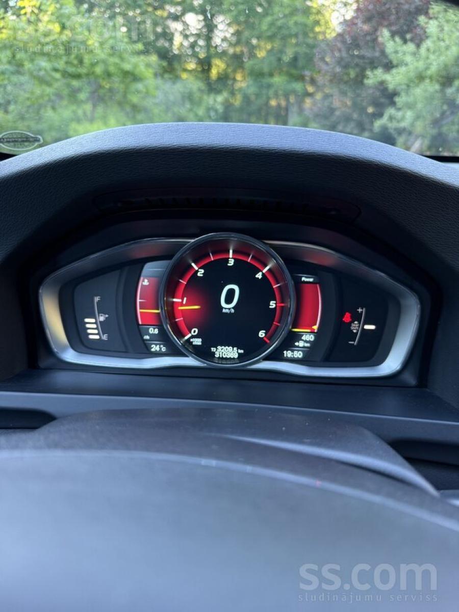 Pelēks Volvo V60 2013 Rīga, ar dzinēja tilpumu 2.00 L un nobraukumu 310 tūkst. km par 4990 €, foto 29 vietnē AUTOMOTO.COM.LV