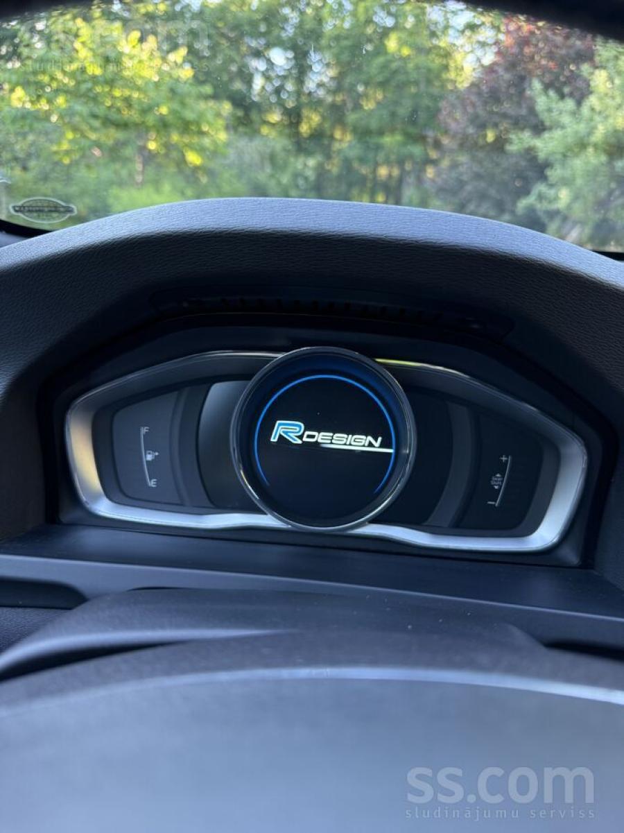 Pelēks Volvo V60 2013 Rīga, ar dzinēja tilpumu 2.00 L un nobraukumu 310 tūkst. km par 4990 €, foto 30 vietnē AUTOMOTO.COM.LV