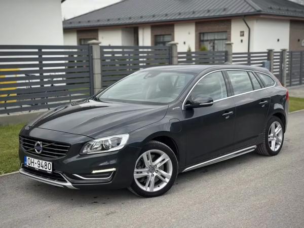 Pelēks Volvo V60 2013 Jelgava, ar dzinēja tilpumu 2.40 L un nobraukumu 240 tūkst. km par 7300 €, foto 1 vietnē AUTOMOTO.COM.LV