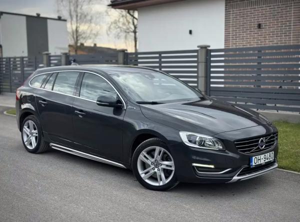 Pelēks Volvo V60 2013 Jelgava, ar dzinēja tilpumu 2.40 L un nobraukumu 240 tūkst. km par 7300 €, foto 6 vietnē AUTOMOTO.COM.LV