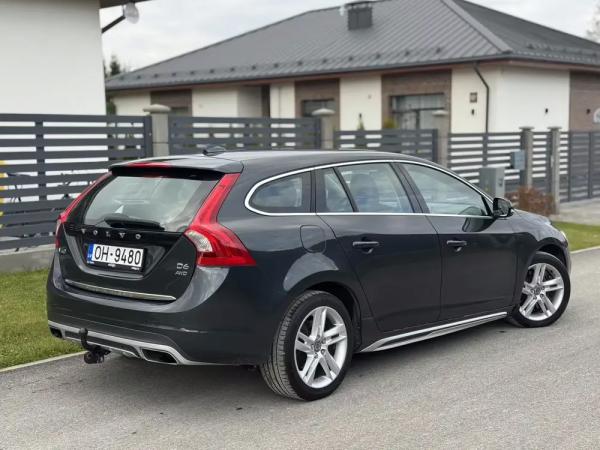 Pelēks Volvo V60 2013 Jelgava, ar dzinēja tilpumu 2.40 L un nobraukumu 240 tūkst. km par 7300 €, foto 8 vietnē AUTOMOTO.COM.LV