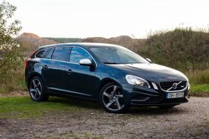 Pelēks Volvo V60 2013 Rīga, ar dzinēja tilpumu 2.00 L un nobraukumu 180 tūkst. km par 8495 €, foto  vietnē AUTOMOTO.COM.LV