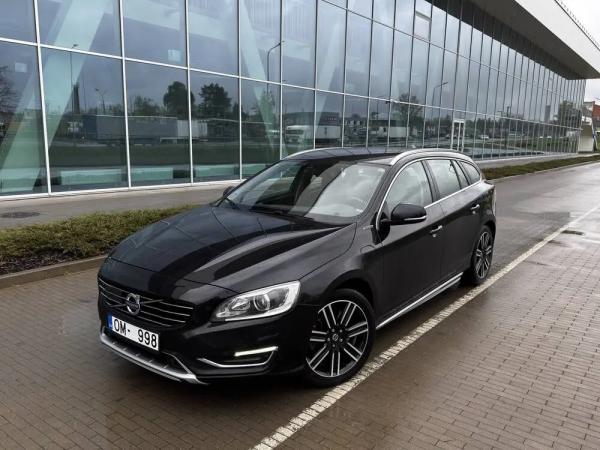 Grey Volvo V60 2013 in Rezekne, with an engine capacity of 2.40 L and mileage of 268 thousand km for 7900 €, photo 1 on AUTOMOTO.COM.LV