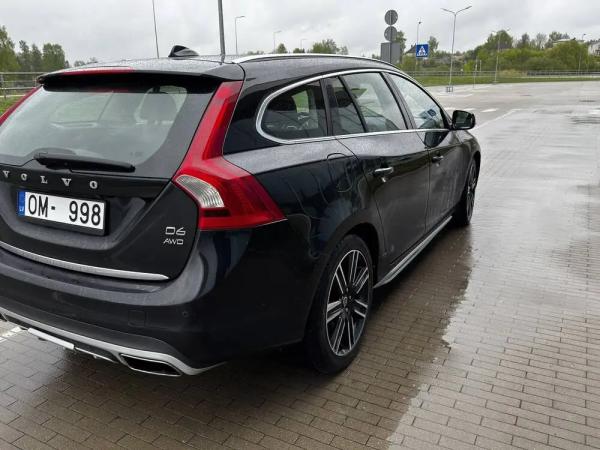 Grey Volvo V60 2013 in Rezekne, with an engine capacity of 2.40 L and mileage of 268 thousand km for 7900 €, photo 5 on AUTOMOTO.COM.LV