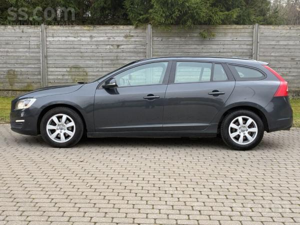 Pelēks Volvo V60 2013 Rīga, ar dzinēja tilpumu 2.00 L un nobraukumu 255 tūkst. km par 5200 €, foto 1 vietnē AUTOMOTO.COM.LV