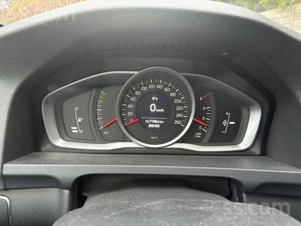 Pelēks Volvo V60 2013 Rīga, ar dzinēja tilpumu 2.00 L un nobraukumu 255 tūkst. km par 5200 €, foto 9 vietnē AUTOMOTO.COM.LV