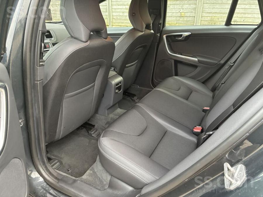 Grey Volvo V60 2013 in Riga, with an engine capacity of 2.00 L and mileage of 255 thousand km for 5200 €, photo 12 on AUTOMOTO.COM.LV