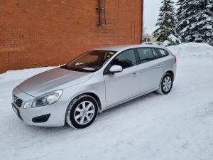 Pelēks Volvo V60 2013 Jēkabpils, ar dzinēja tilpumu 2.00 L un nobraukumu 315 tūkst. km par 6850 €, foto  vietnē AUTOMOTO.COM.LV