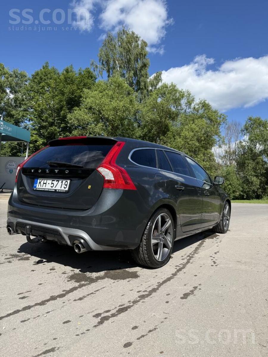 Pelēks Volvo V60 2013 Rīga, ar dzinēja tilpumu 2.00 L un nobraukumu 311 tūkst. km par 4300 €, foto 8 vietnē AUTOMOTO.COM.LV
