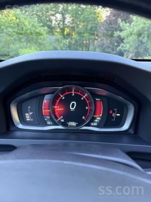 Pelēks Volvo V60 2013 Rīga, ar dzinēja tilpumu 2.00 L un nobraukumu 311 tūkst. km par 4300 €, foto 24 vietnē AUTOMOTO.COM.LV