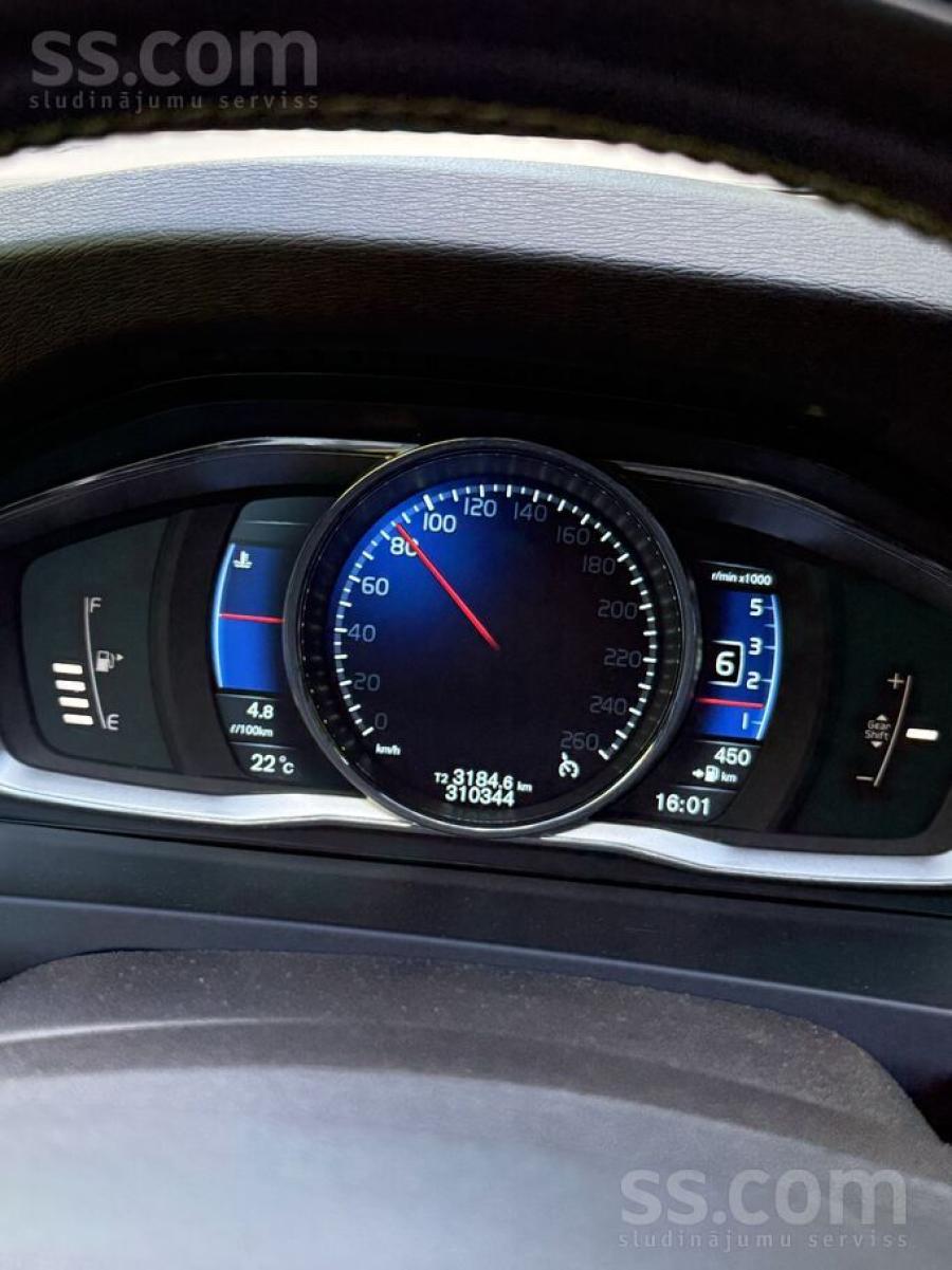Pelēks Volvo V60 2013 Rīga, ar dzinēja tilpumu 2.00 L un nobraukumu 311 tūkst. km par 4300 €, foto 26 vietnē AUTOMOTO.COM.LV