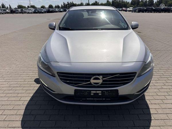 Grey Volvo V60 2013 in Marijampole, with an engine capacity of 1.56 L and mileage of 300 thousand km for 3600 €, photo 2 on AUTOMOTO.COM.LV