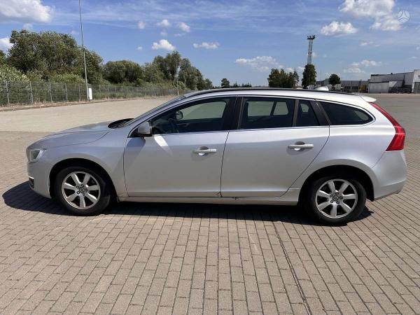 Grey Volvo V60 2013 in Marijampole, with an engine capacity of 1.56 L and mileage of 300 thousand km for 3600 €, photo 10 on AUTOMOTO.COM.LV
