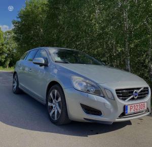 Pelēks Volvo V60 2013 Viļņa, ar dzinēja tilpumu 2.40 L un nobraukumu 256 tūkst. km par 5900 €, foto  vietnē AUTOMOTO.COM.LV