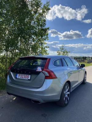 Pelēks Volvo V60 2013 Viļņa, ar dzinēja tilpumu 2.40 L un nobraukumu 256 tūkst. km par 5900 €, foto 4 vietnē AUTOMOTO.COM.LV