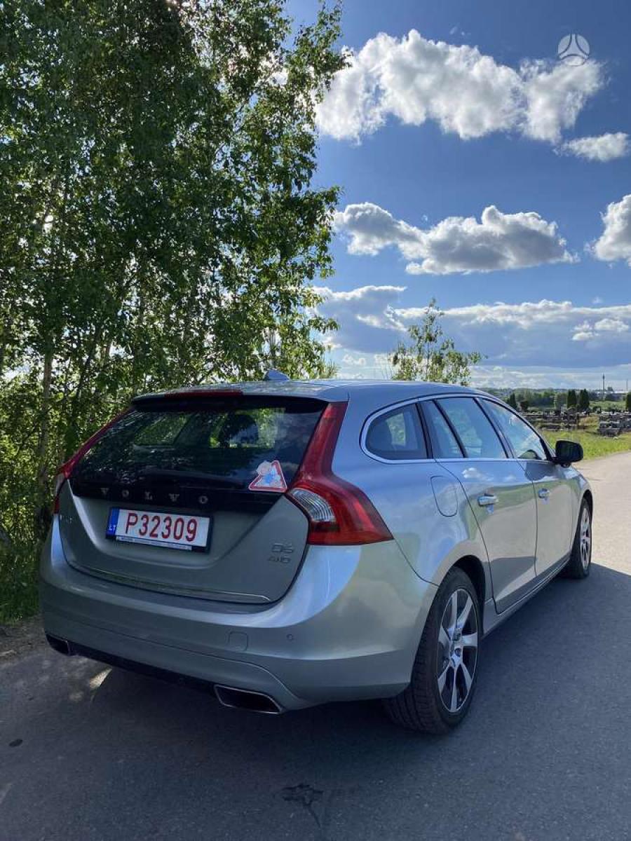 Pelēks Volvo V60 2013 Viļņa, ar dzinēja tilpumu 2.40 L un nobraukumu 256 tūkst. km par 5900 €, foto 4 vietnē AUTOMOTO.COM.LV