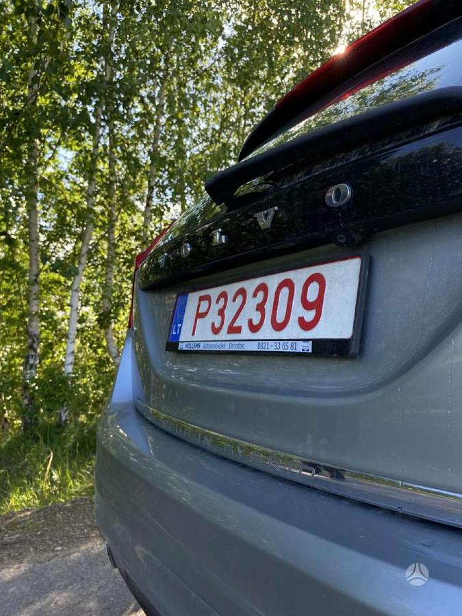 Pelēks Volvo V60 2013 Viļņa, ar dzinēja tilpumu 2.40 L un nobraukumu 256 tūkst. km par 5900 €, foto 6 vietnē AUTOMOTO.COM.LV